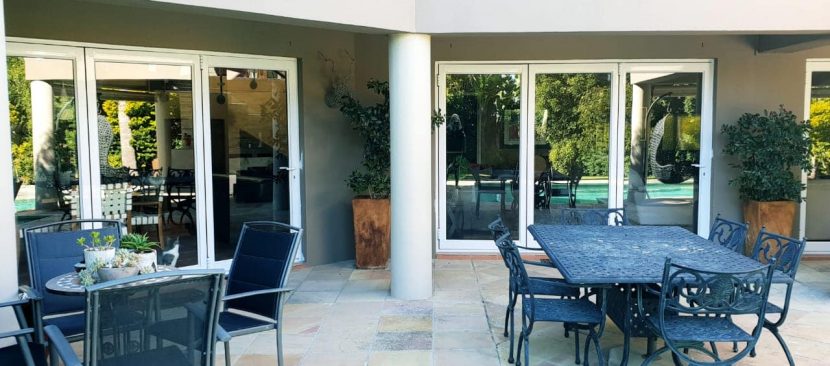 White Stacker Door – AluCape Expert